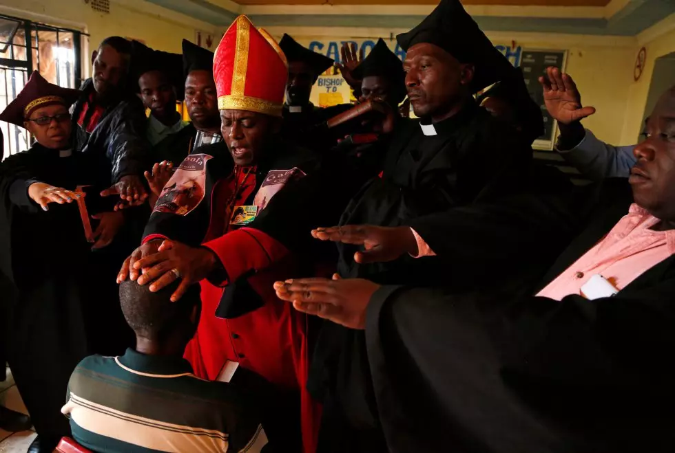 Photo Report: Hvordan er tjenesten i den første kirke af drunkards i Sydafrika 9062_10