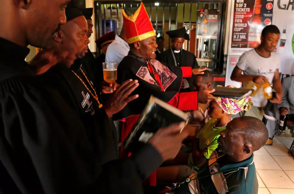 Photo Report: Hvordan er tjenesten i den første kirke af drunkards i Sydafrika 9062_13