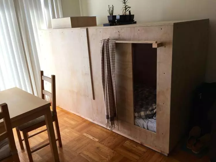 Un residente de San Francisco se instaló en una caja de madera en protesta contra los precios de alquiler de vivienda 927_1