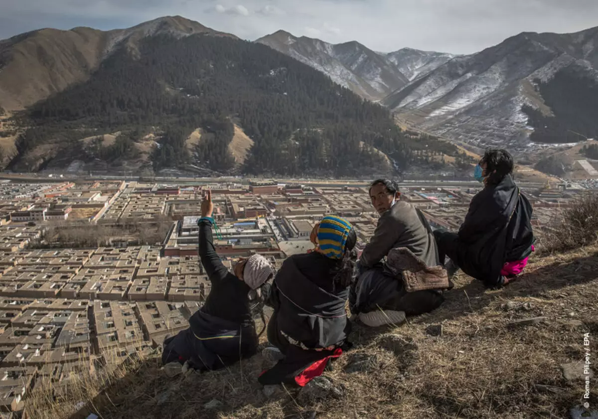 Pajjiż ta 'dixxendenti ta' demons u xadini. What do Tibetans jemmnu fl 9717_3