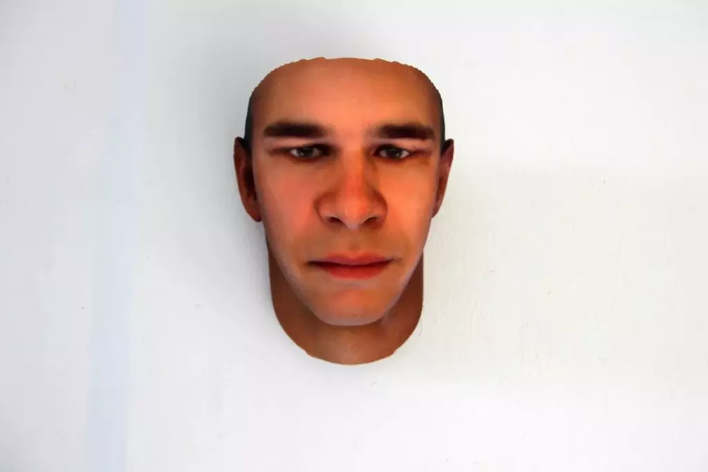 Genome Rruga: Artisti krijoi portrete 3D të të huajve në ADN nga Zhumakhk dhe cigare 9854_12