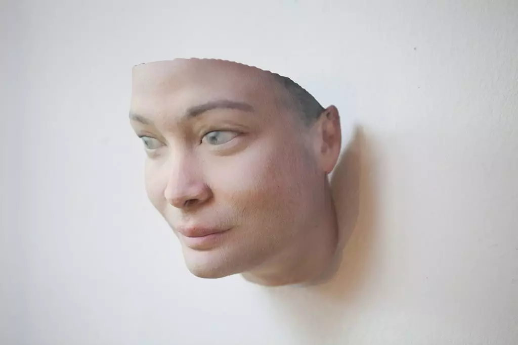 Genome đường phố: Nghệ sĩ tạo ra chân dung 3D của người lạ trên DNA từ Zhumakhk và thuốc lá 9854_17