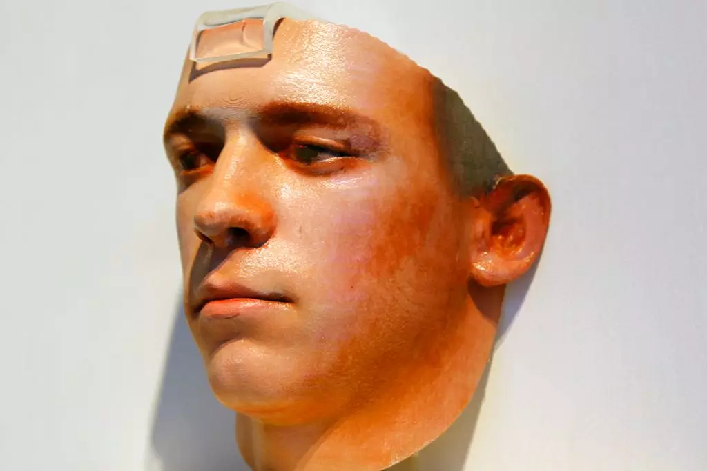 genoma del carrer: L'artista va crear 3D retrats d'estranys en l'ADN de Zhumakhk i els cigarrets 9854_19