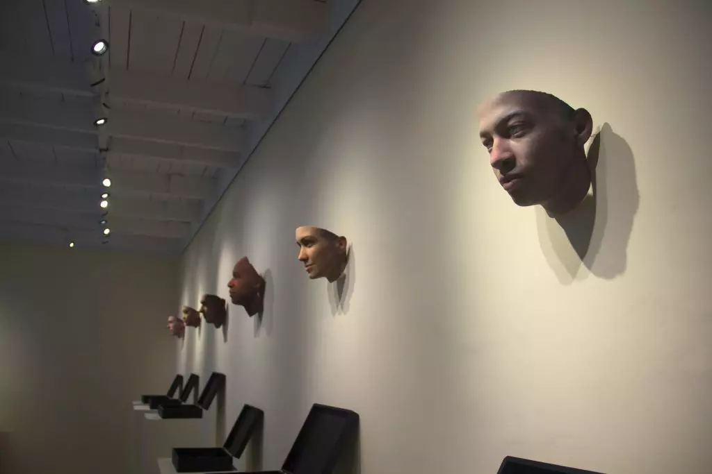 د سړک یهودي: هنرمند د زیماکچ او سګرټ څخه په DNA کې د اجنبیانو 3D عکسونه رامینځته کړل 9854_2